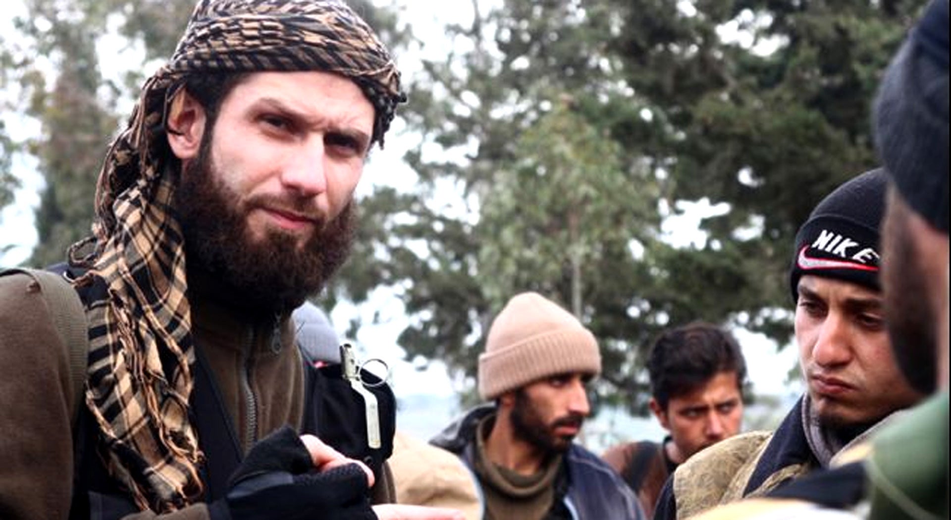 What it's like inside a Syrian government prison - CBS News