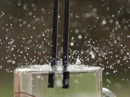 Tuning fork dipped in water in super slow-motion - CBS News