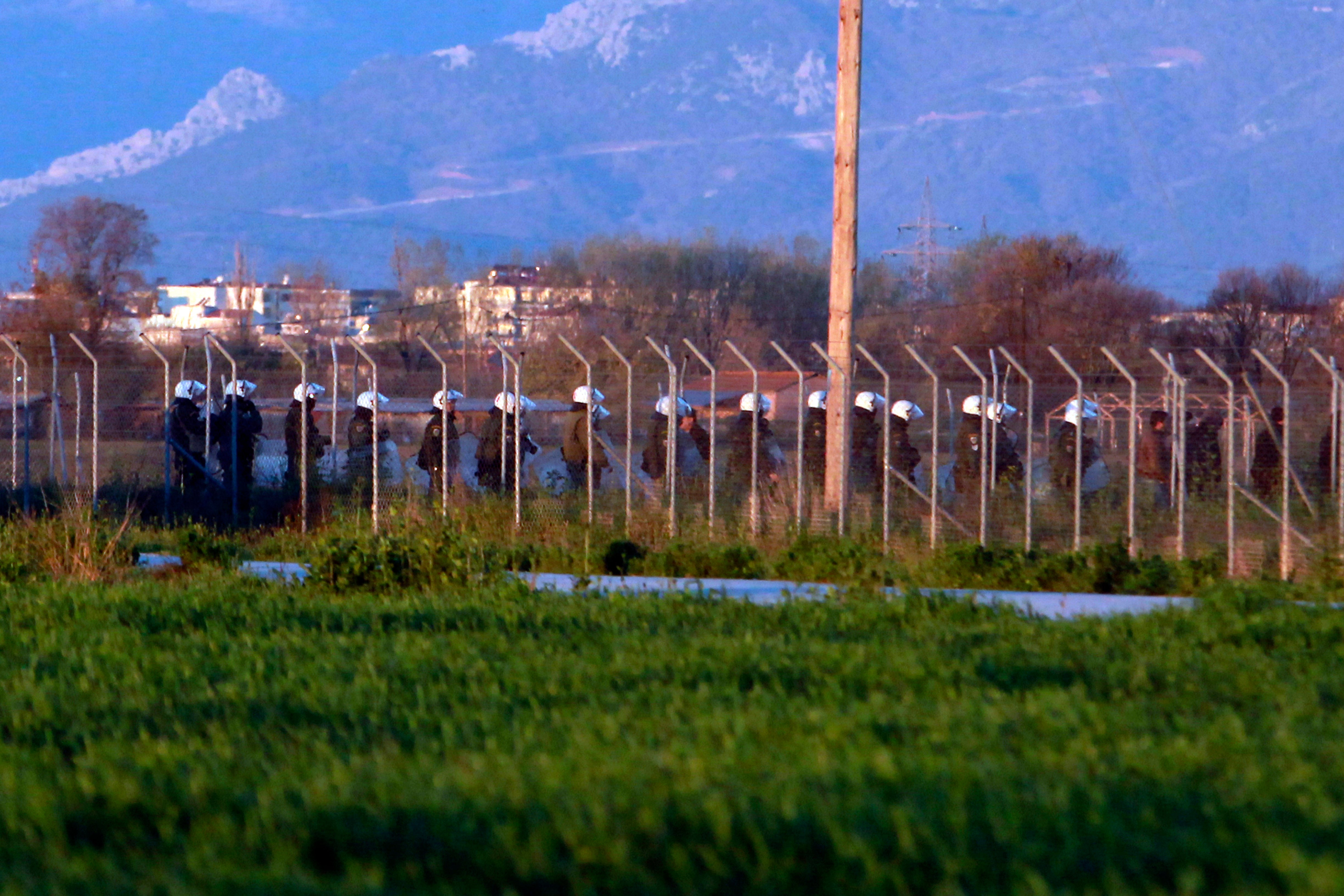 Greece: 2 hurt, 11 escape in prison shooting - CBS News