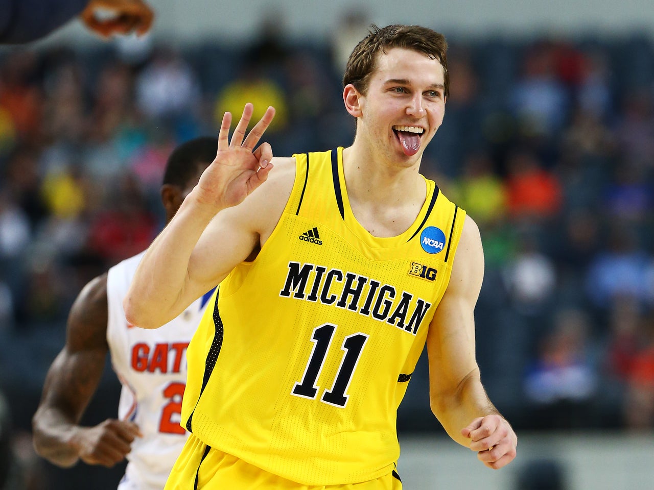 Michigan dominates Florida; one Final Four slot left - CBS News