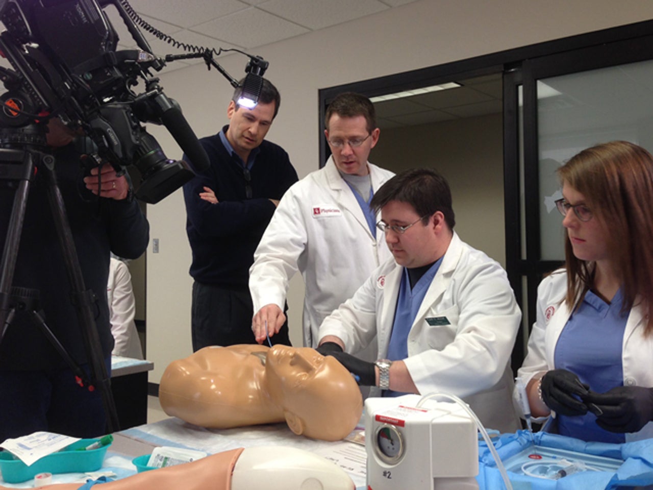 How dummies, drills aid medical training - CBS News