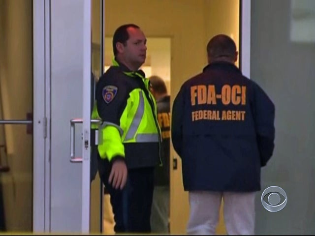 FDA cracks down on compounding pharmacies - CBS News