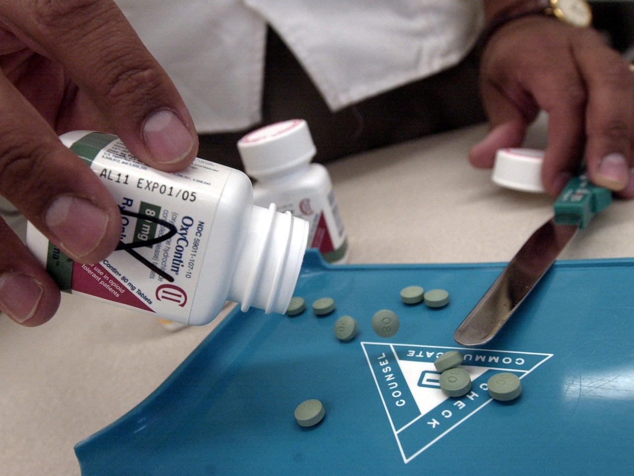 Overuse of common painkiller may increase health risk - CBS News