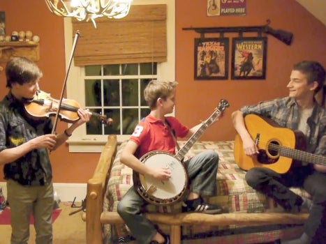 Young brothers rock hard on banjo, guitar and fiddle - CBS News