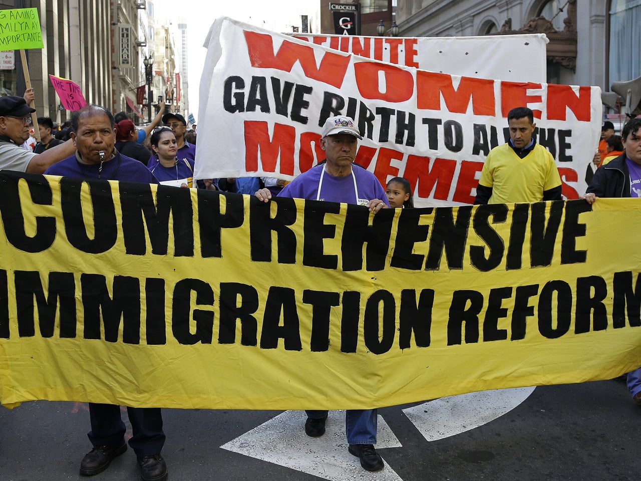 Conservatives at odds over immigration reform costs - CBS News