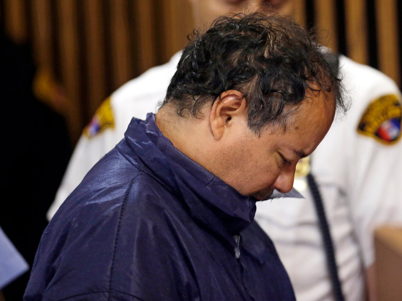Ariel Castro, accused Cleveland kidnapper, rapist, faces judge - CBS News