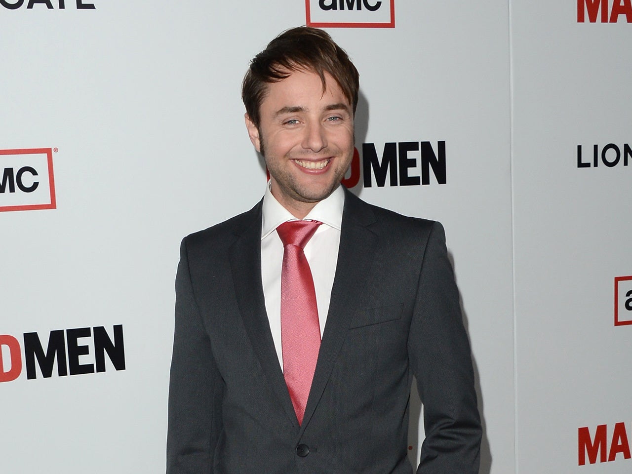 "Mad Men" star Vincent Kartheiser heading to Minn. stage - CBS News