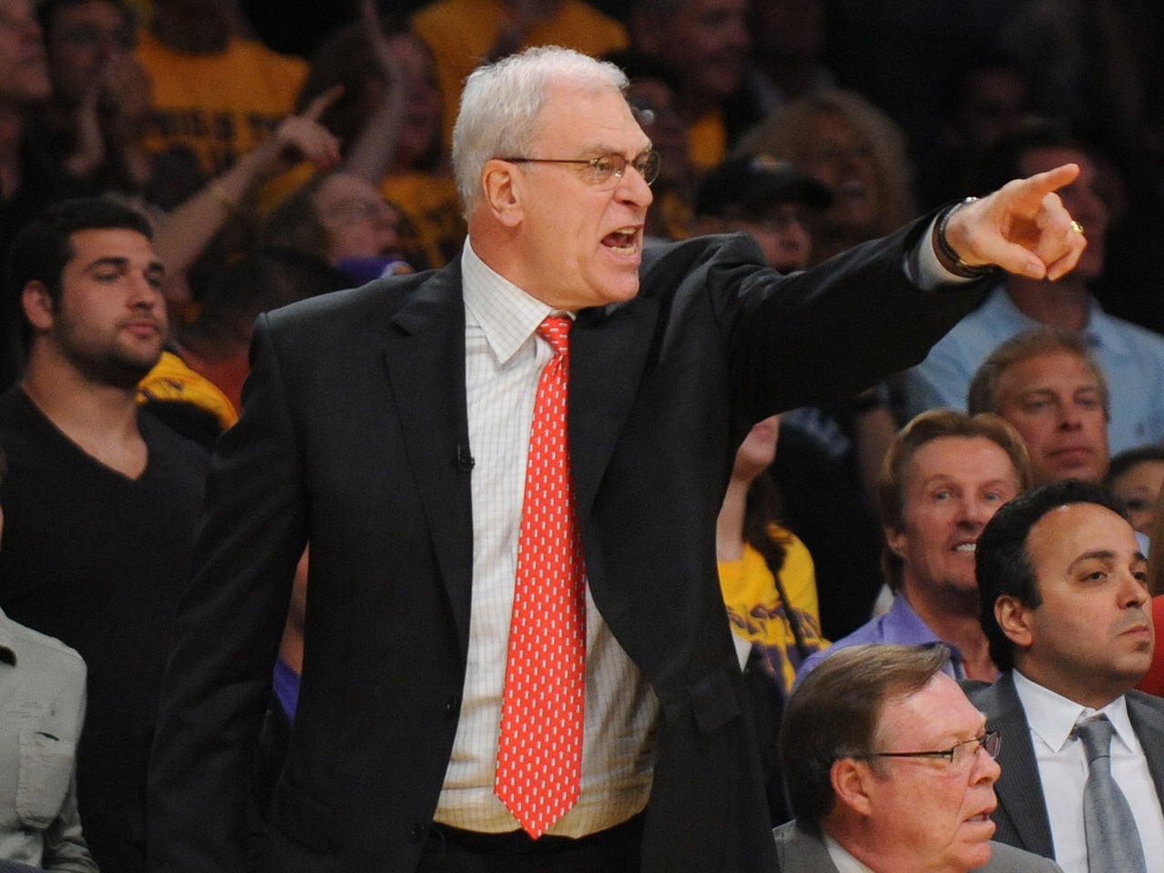 How to lead like Phil Jackson - CBS News