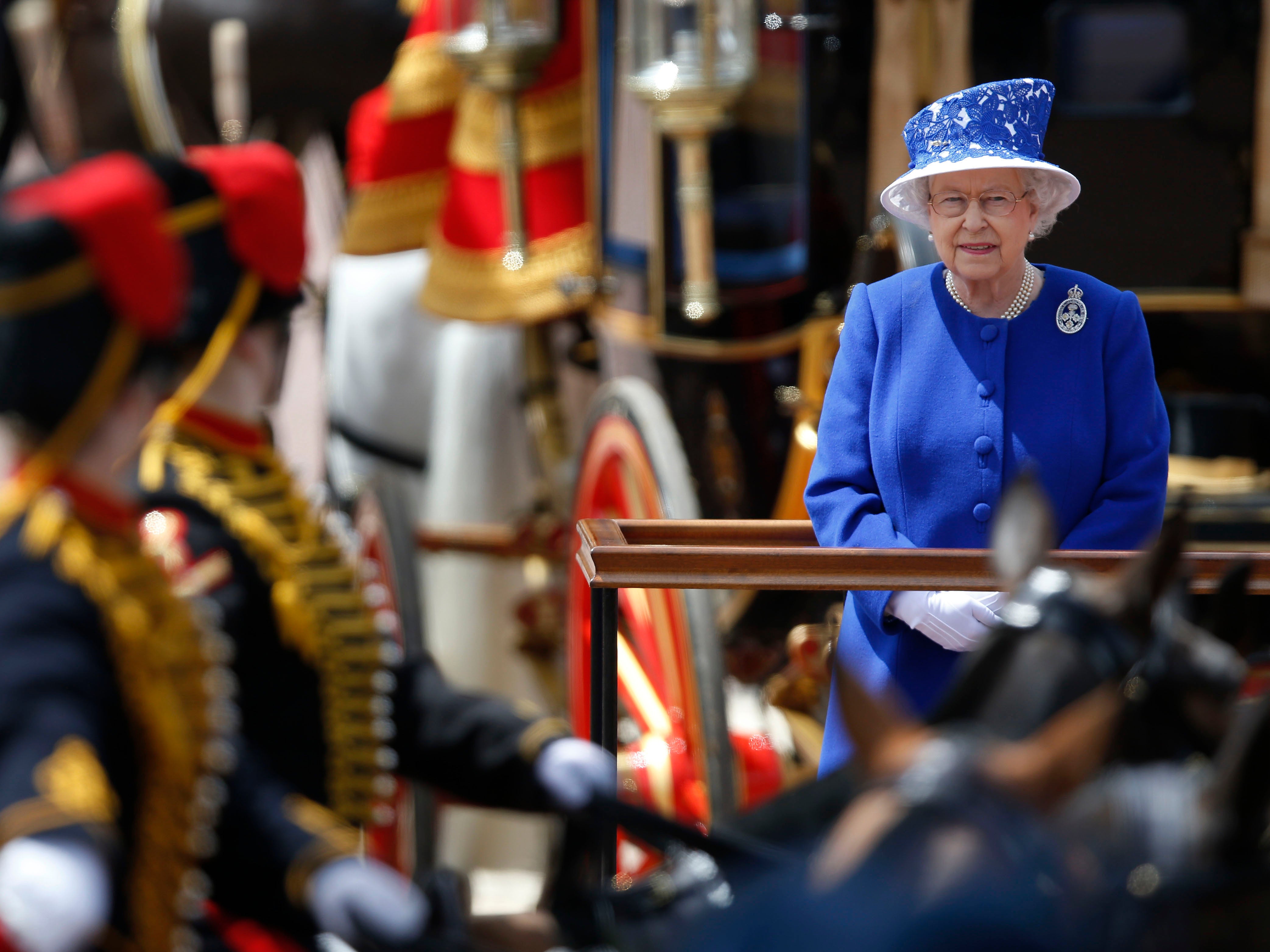 U.K. celebrates Queen Elizabeth's birthday with grand parade - CBS News
