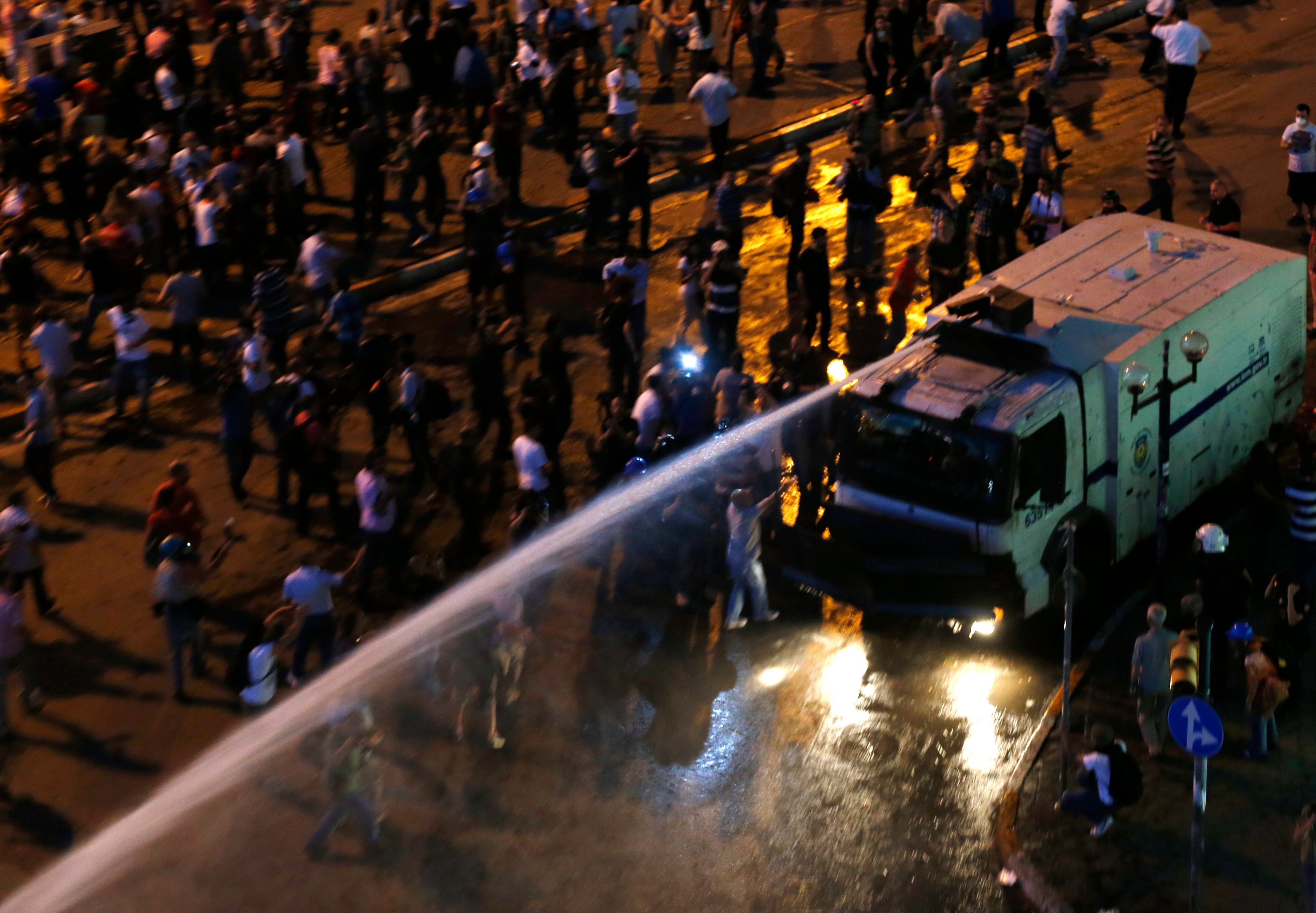 Turkish police unleash water cannon on protests - CBS News