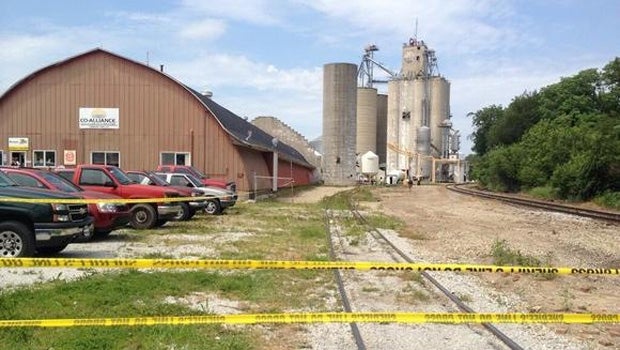 Indiana fertilizer plant explosion kills one person - CBS News
