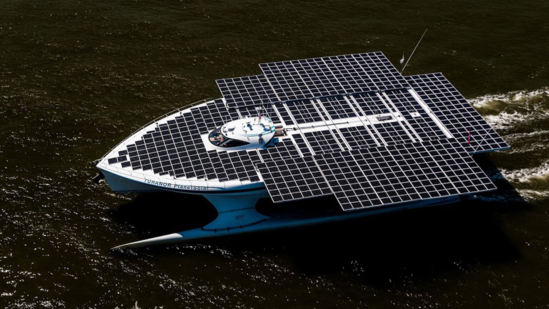 Solar boat shines light on sun's power - CBS News