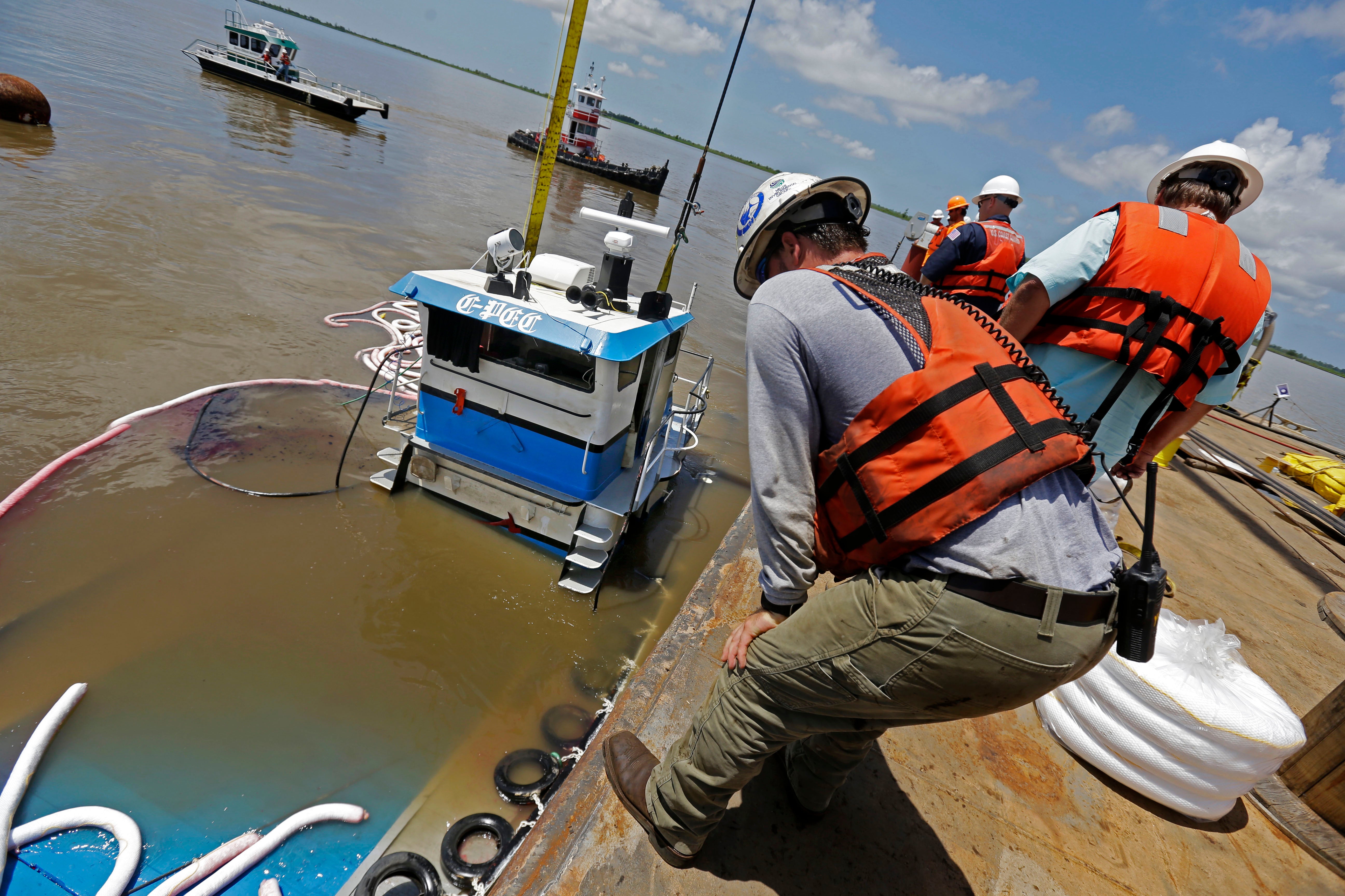 Sunken tugboat pulled from Miss. River bottom - CBS News