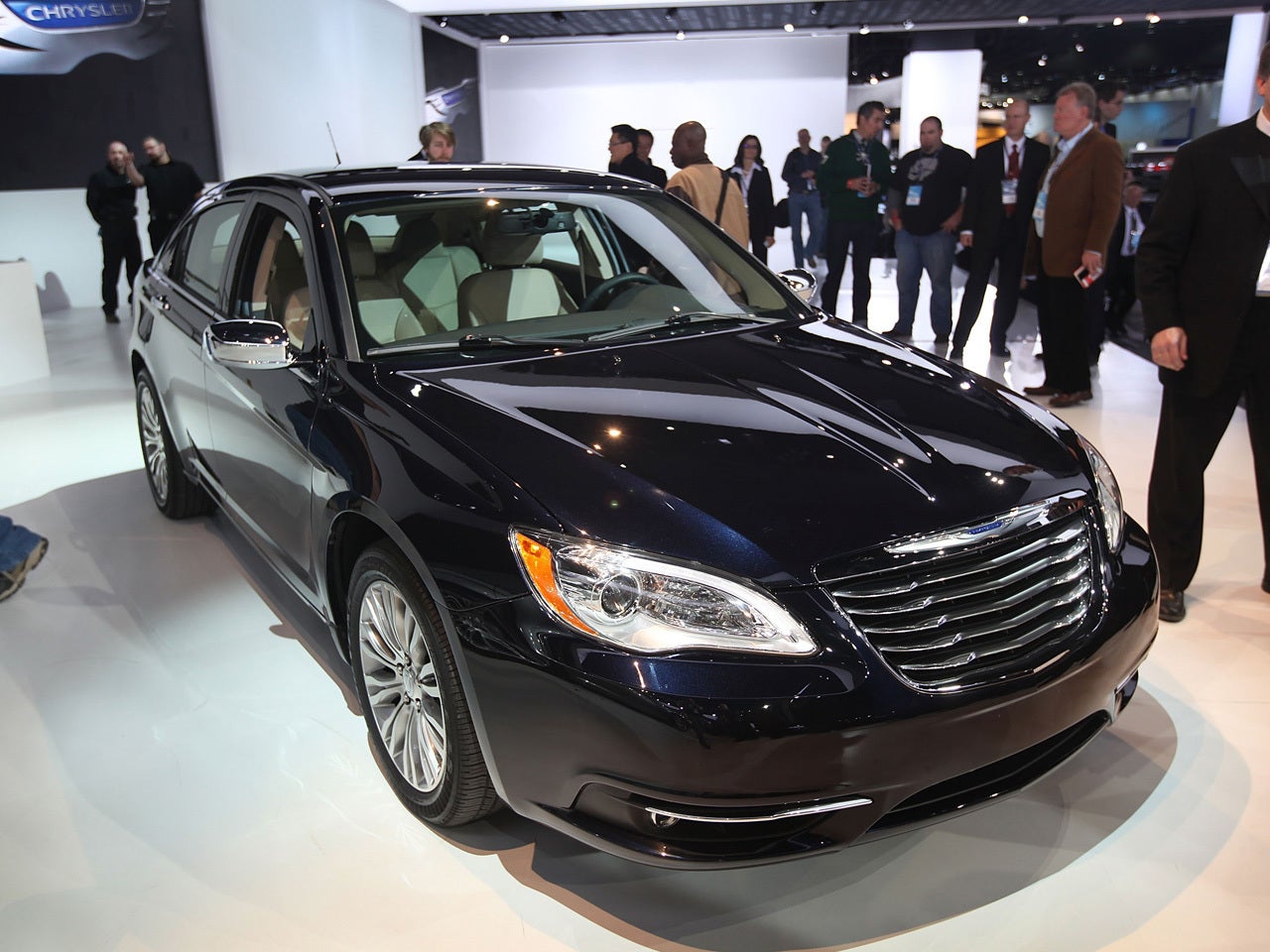 Chrysler to roll out all-new midsize car next year - CBS News