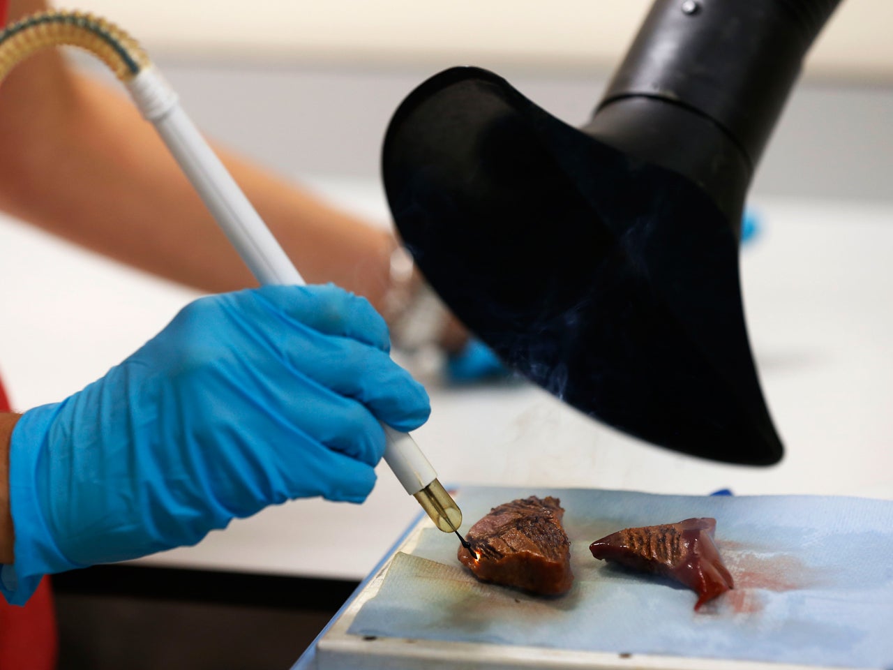 New "intelligent" knife can tell cancerous tumor from healthy tissue ...