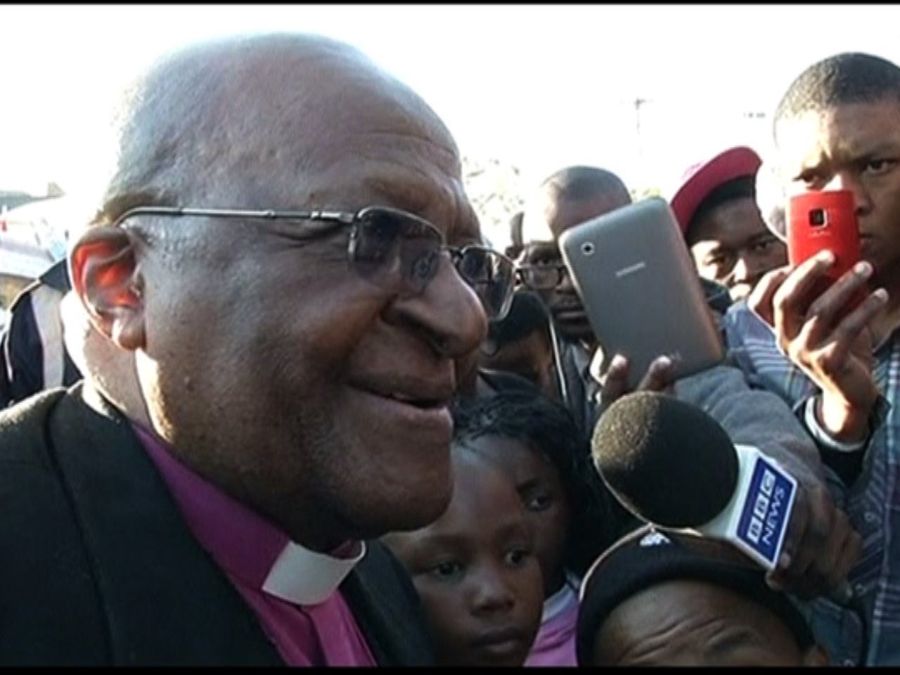 Archbishop Desmond Tutu Visits Mandela In Hospital Cbs News