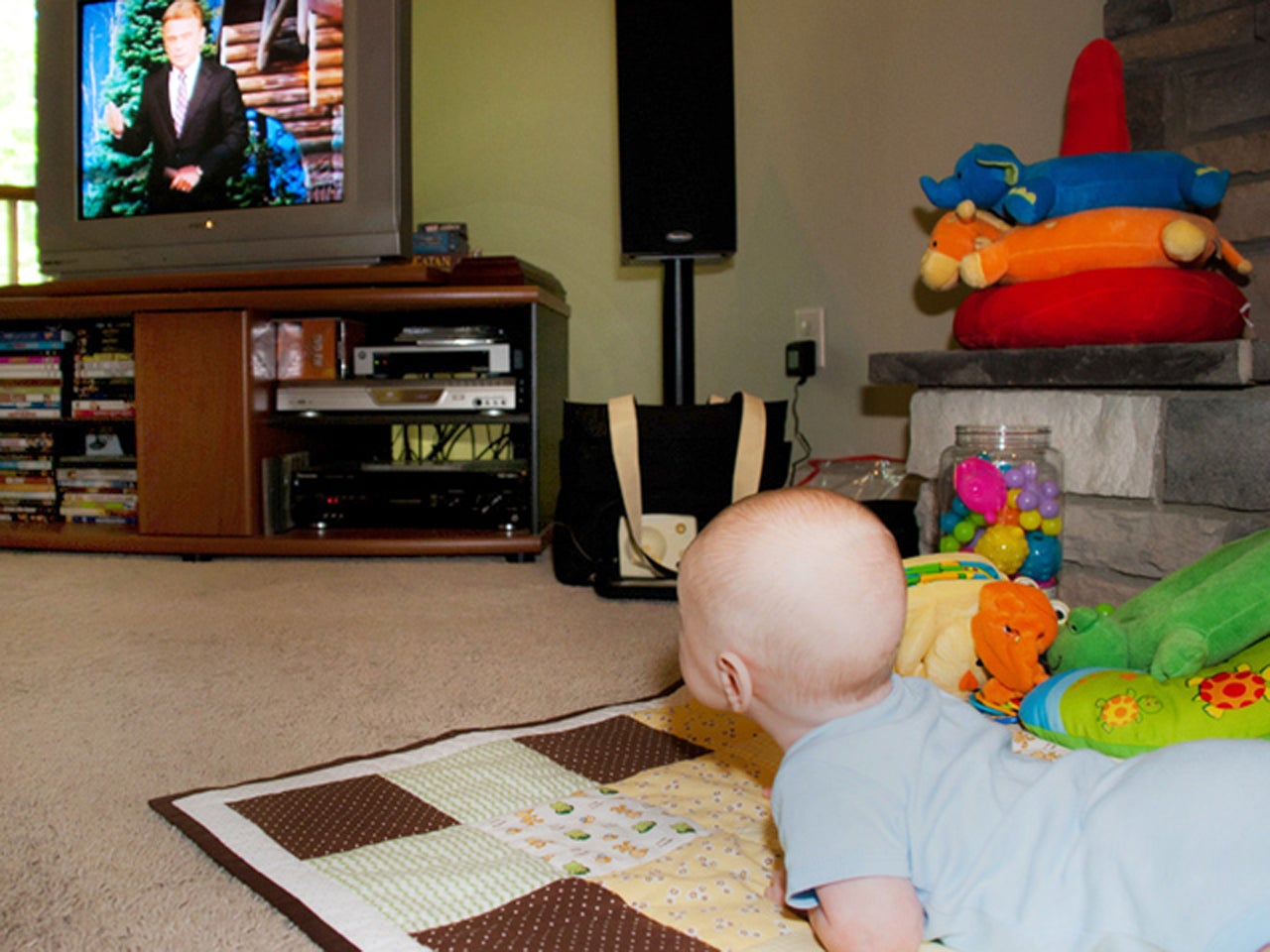 More children injured by falling TVs - CBS News
