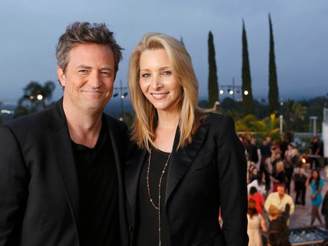 Matthew Perry and Lisa Kudrow wish "Friends" could keep going - CBS News