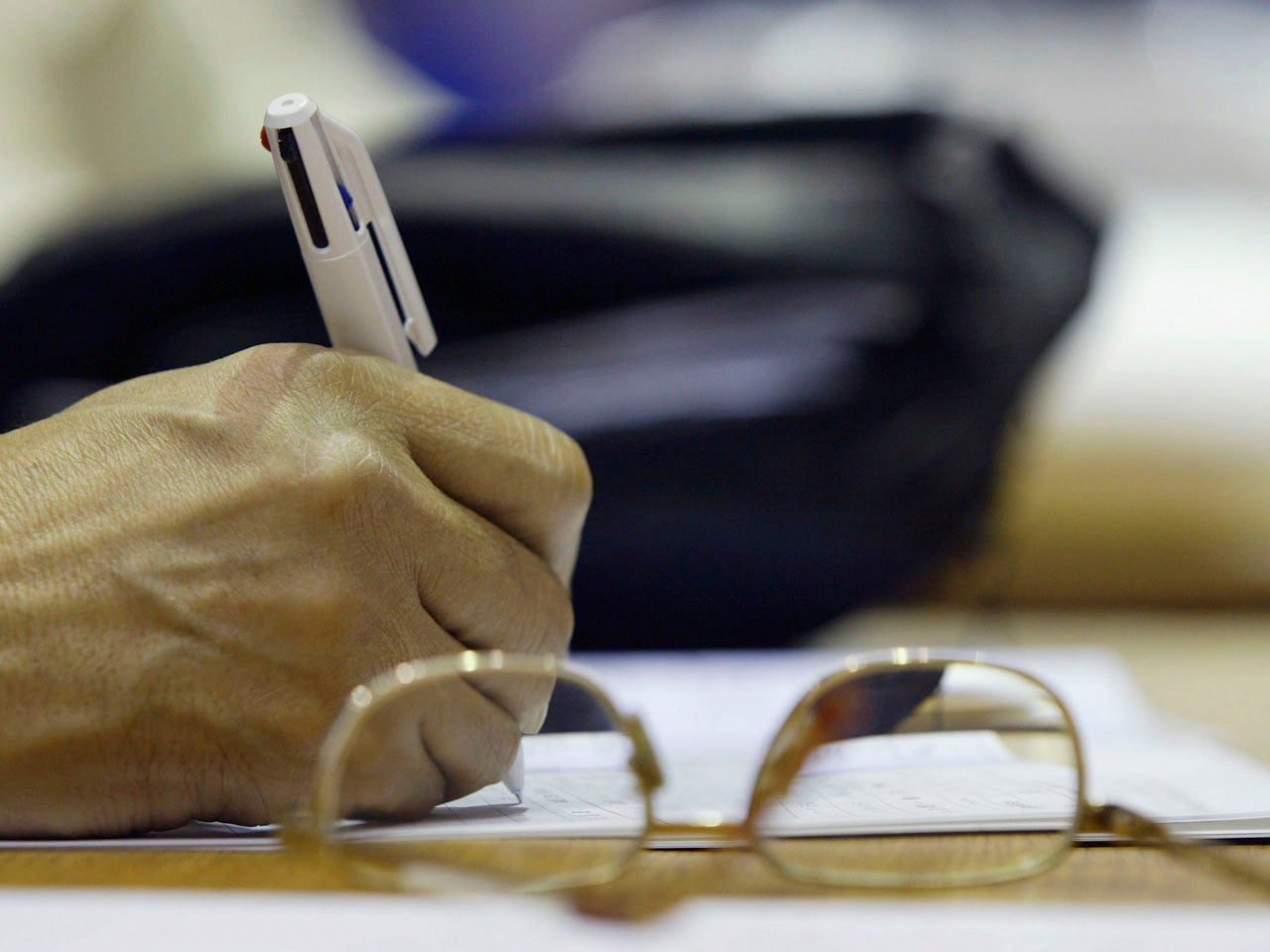 Mondays: The best day to apply for a job - CBS News