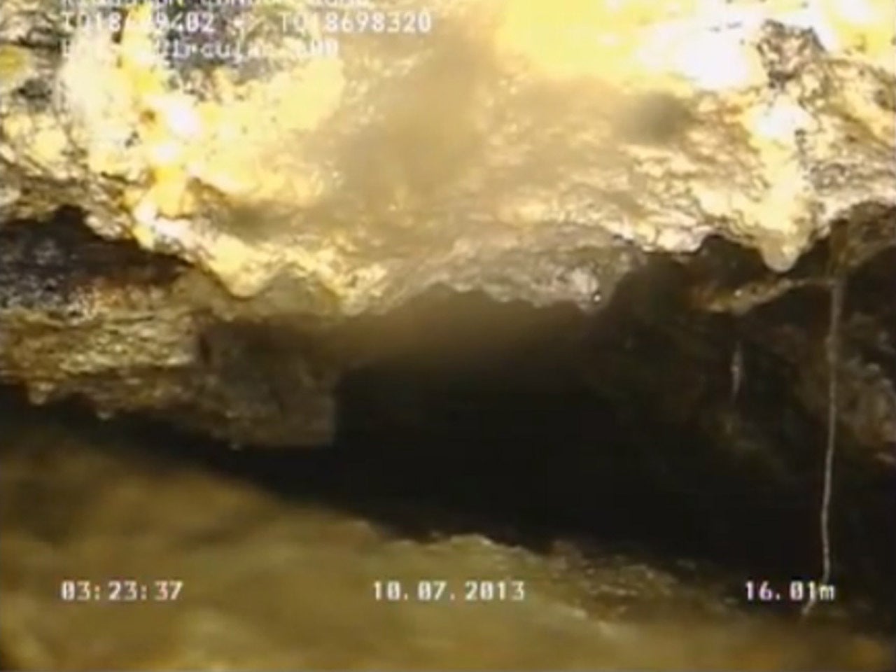 15-ton "fatberg" blasted out of London sewer - CBS News