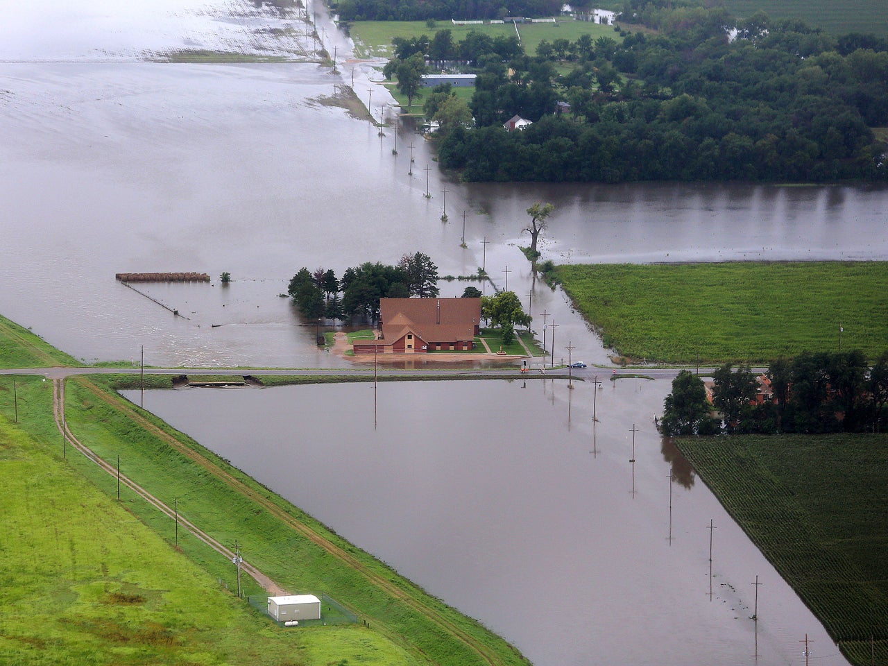 Flood relief nowhere in sight for Midwest, Southeast - CBS News