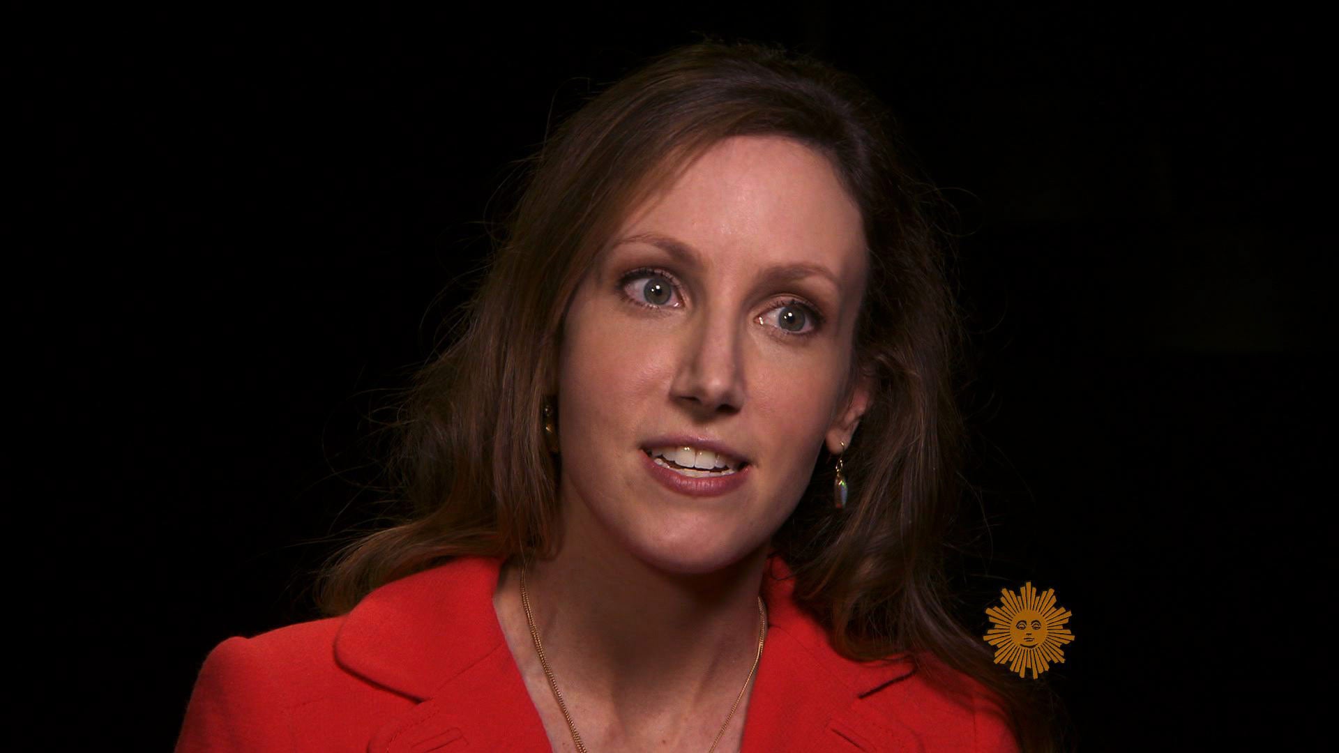 Author Marisha Pessl takes novel approach with new thriller - CBS News