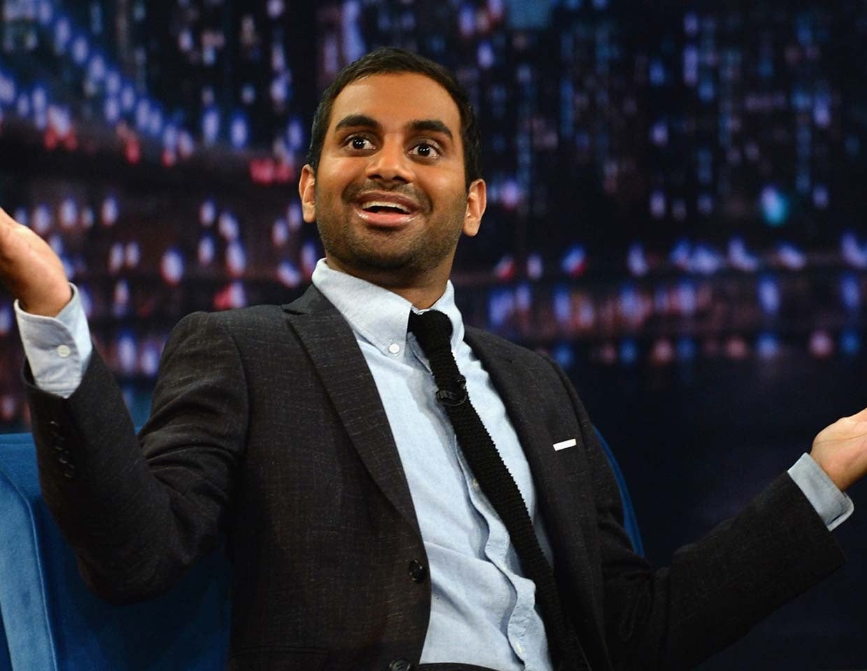 Aziz Ansari to write book on modern courtship - CBS News