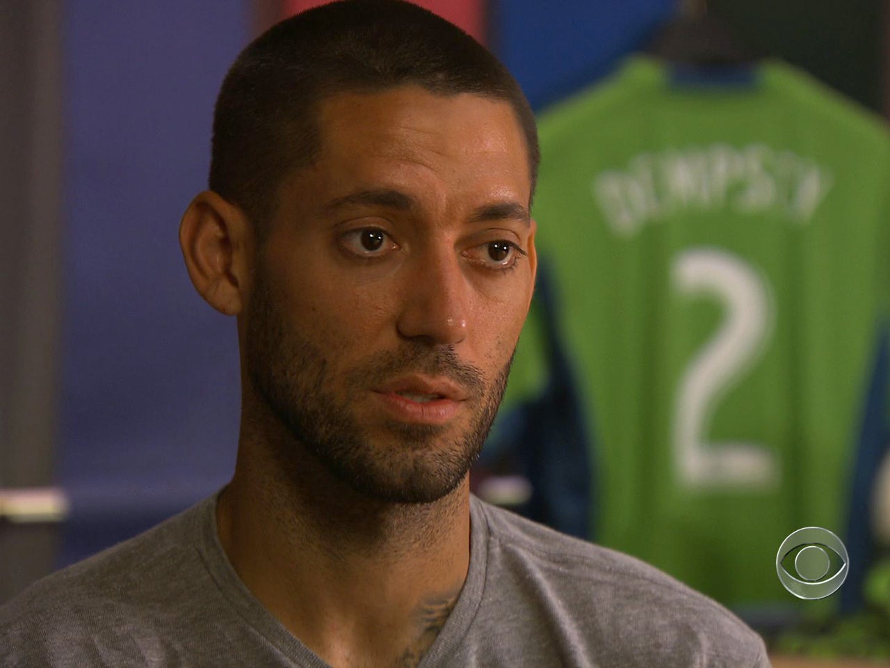 U.S.-born soccer star Clint Dempsey comes home from Europe - CBS News