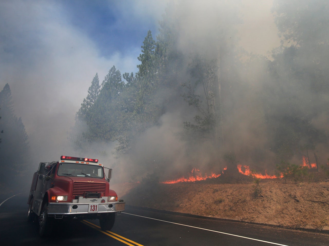 Progress reported battling huge wildfire at Yosemite - CBS News