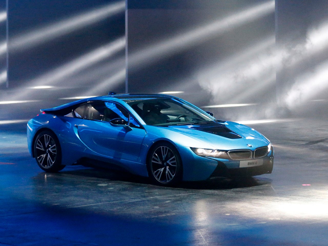 Automakers bet on alternative-fuel cars for future - CBS News