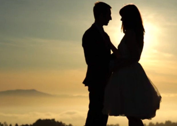 "Insta-love": Couple falls in love via Instagram feeds - CBS News