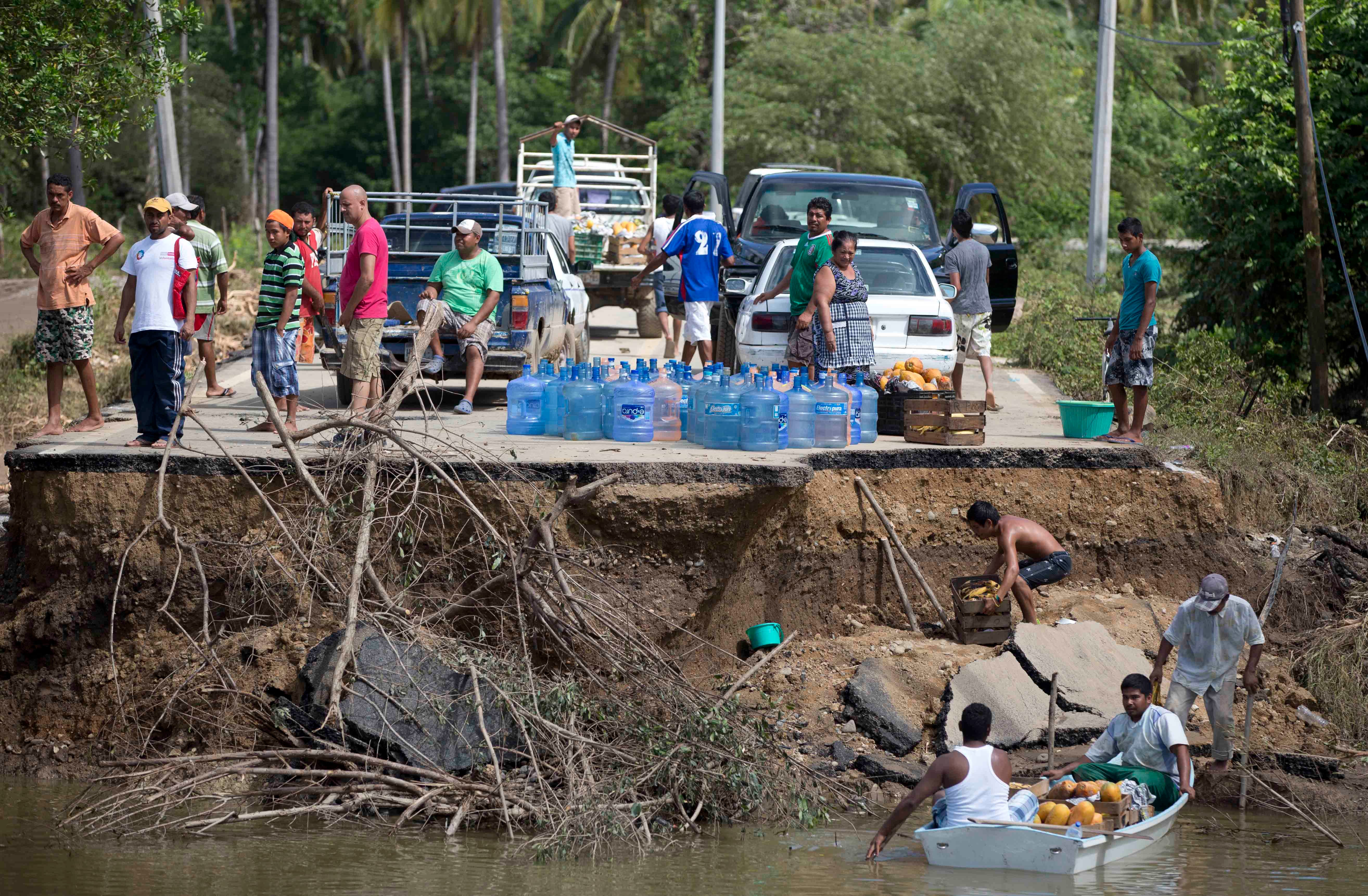 Manuel a hurricane after deadly Mexico flooding - CBS News
