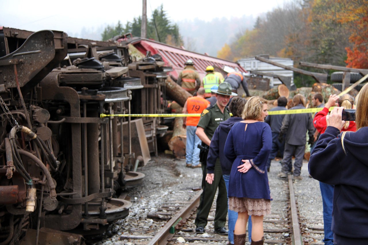 Truck, train collide in W.Va.; 1 dead, 23 hurt - CBS News