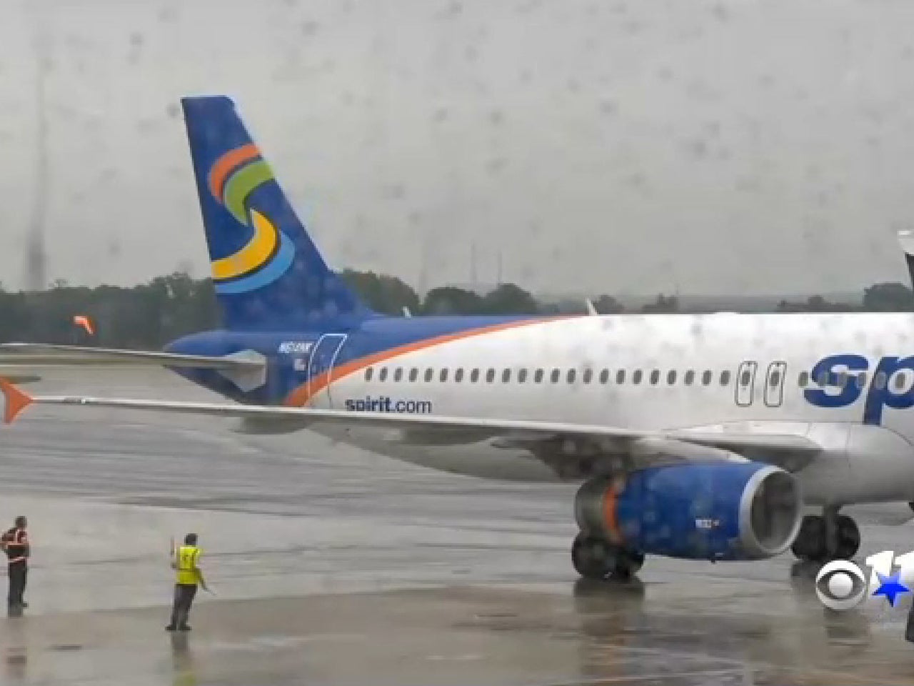 Spirit Airlines flight in Texas gives passengers a terrible scare - CBS ...