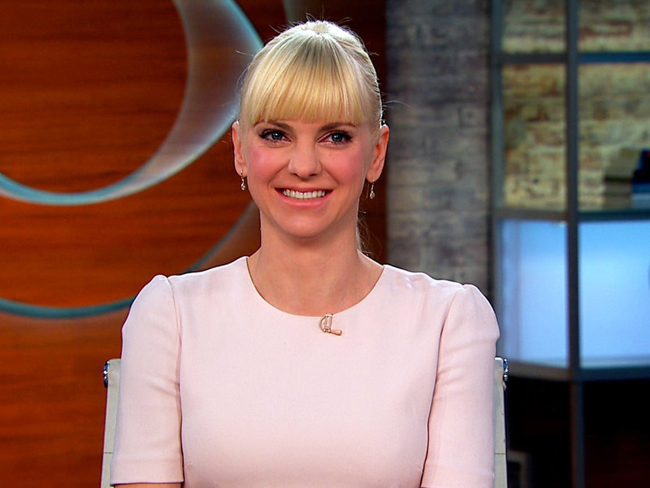 Anna Faris on tackling serious themes with "comedic touch" - CBS News
