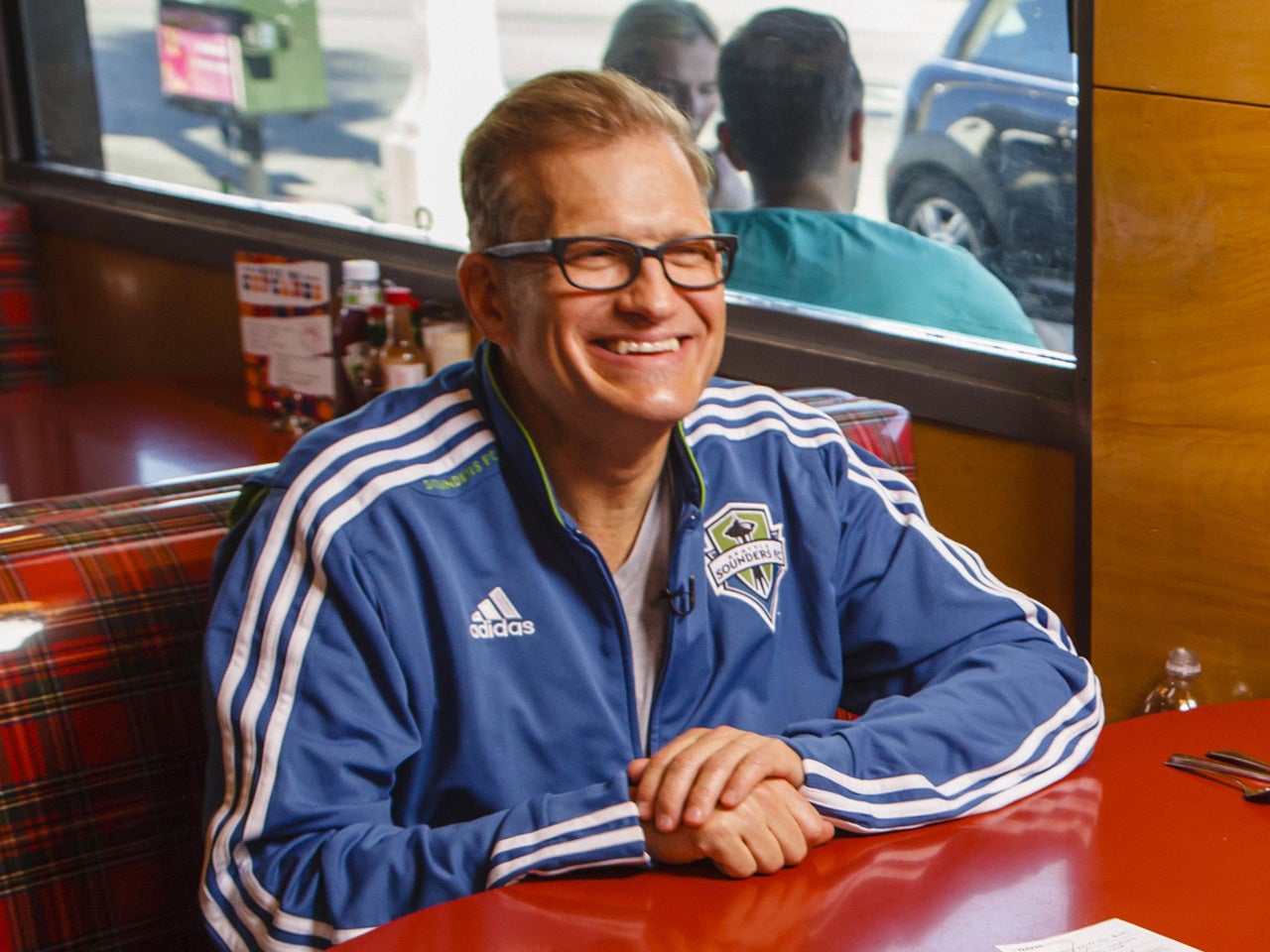 Drew Carey is back in the game he knows best - CBS News
