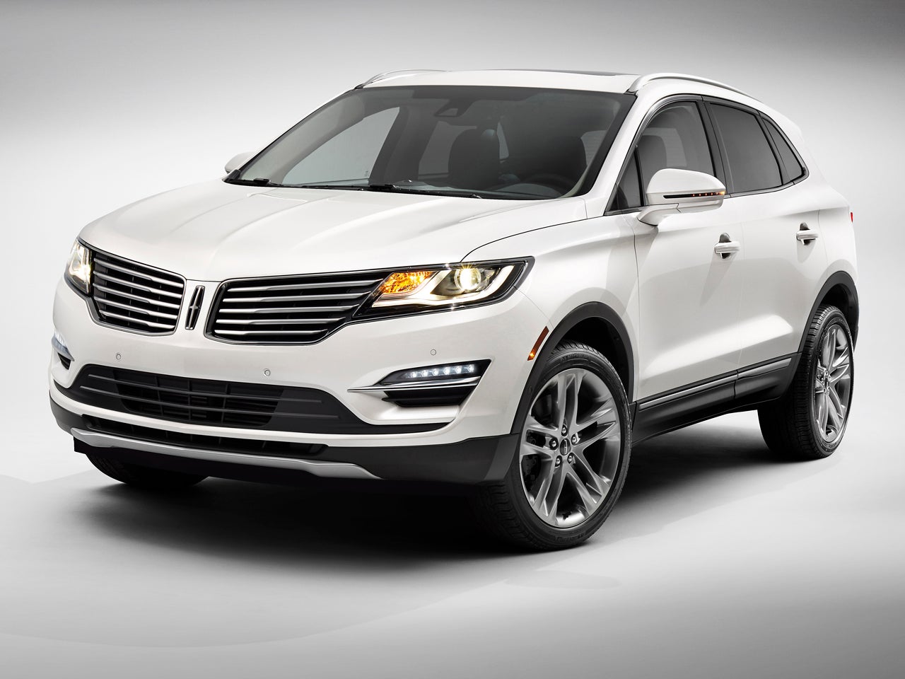 Lincoln hopes for smoother 2014 with new MKC SUV - CBS News