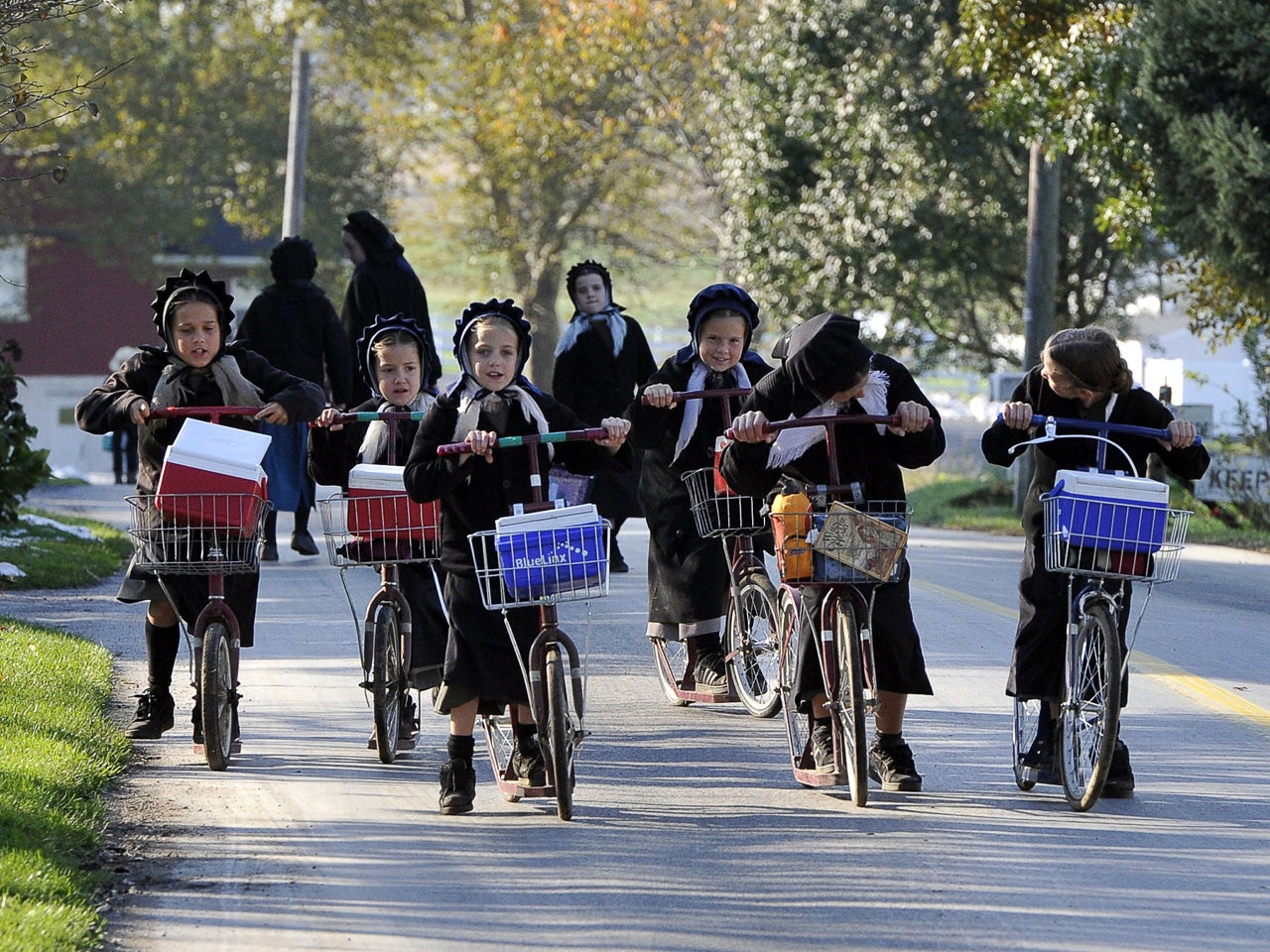 Amish parents take sick daughter to avoid forced chemo - CBS News