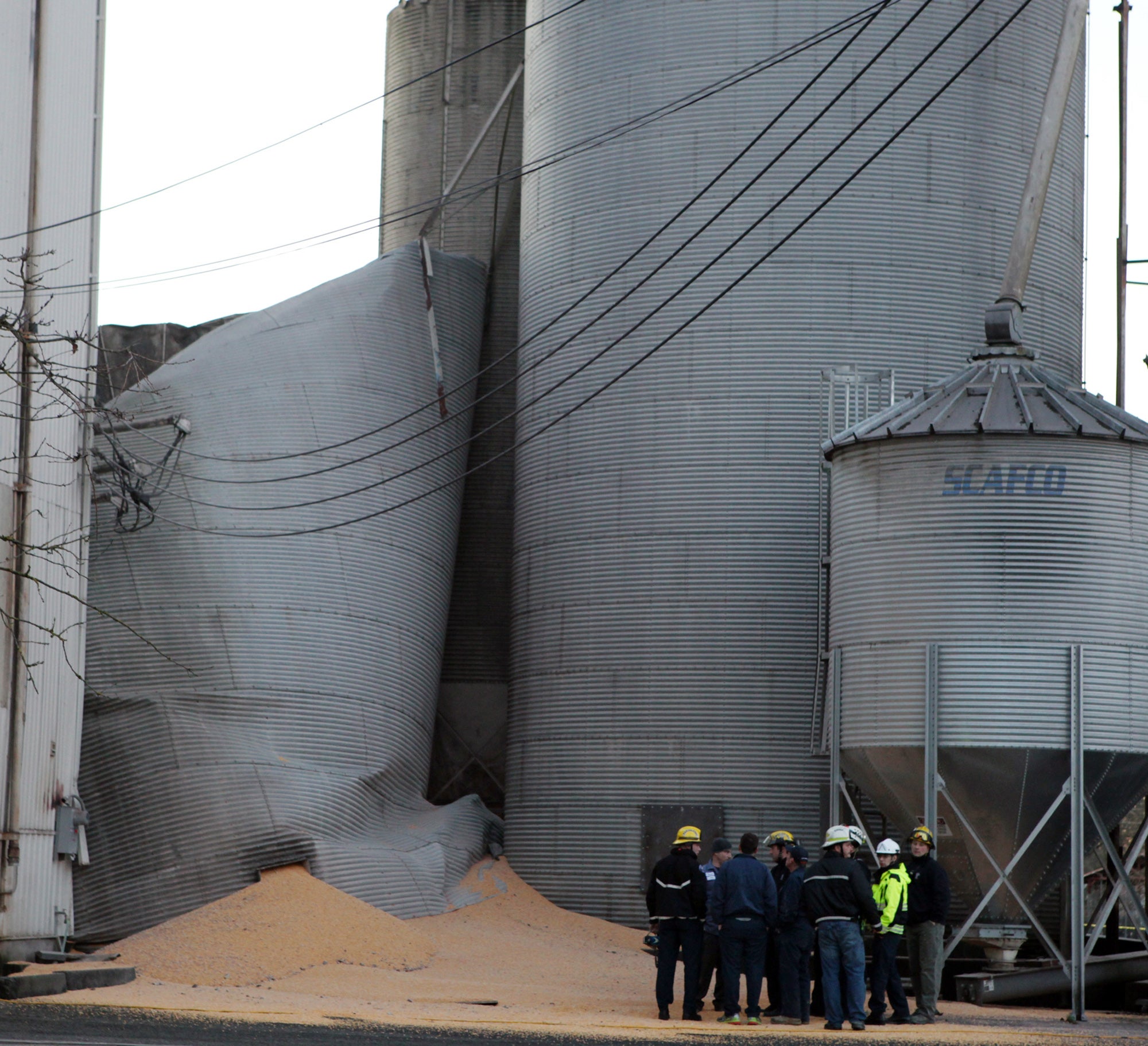 Worker presumed dead in Washington silo collapse - CBS News