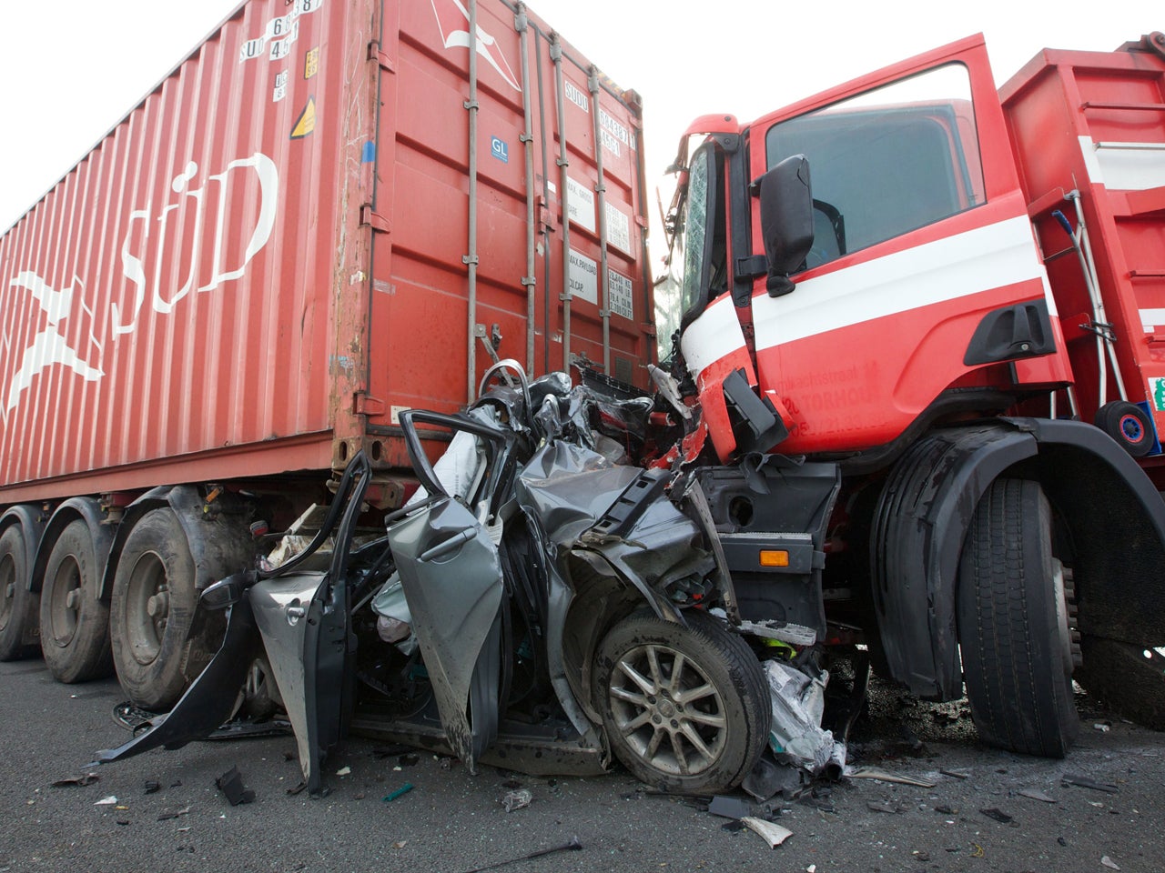 100-vehicle pileup on Belgium highway kills at least 1 - CBS News