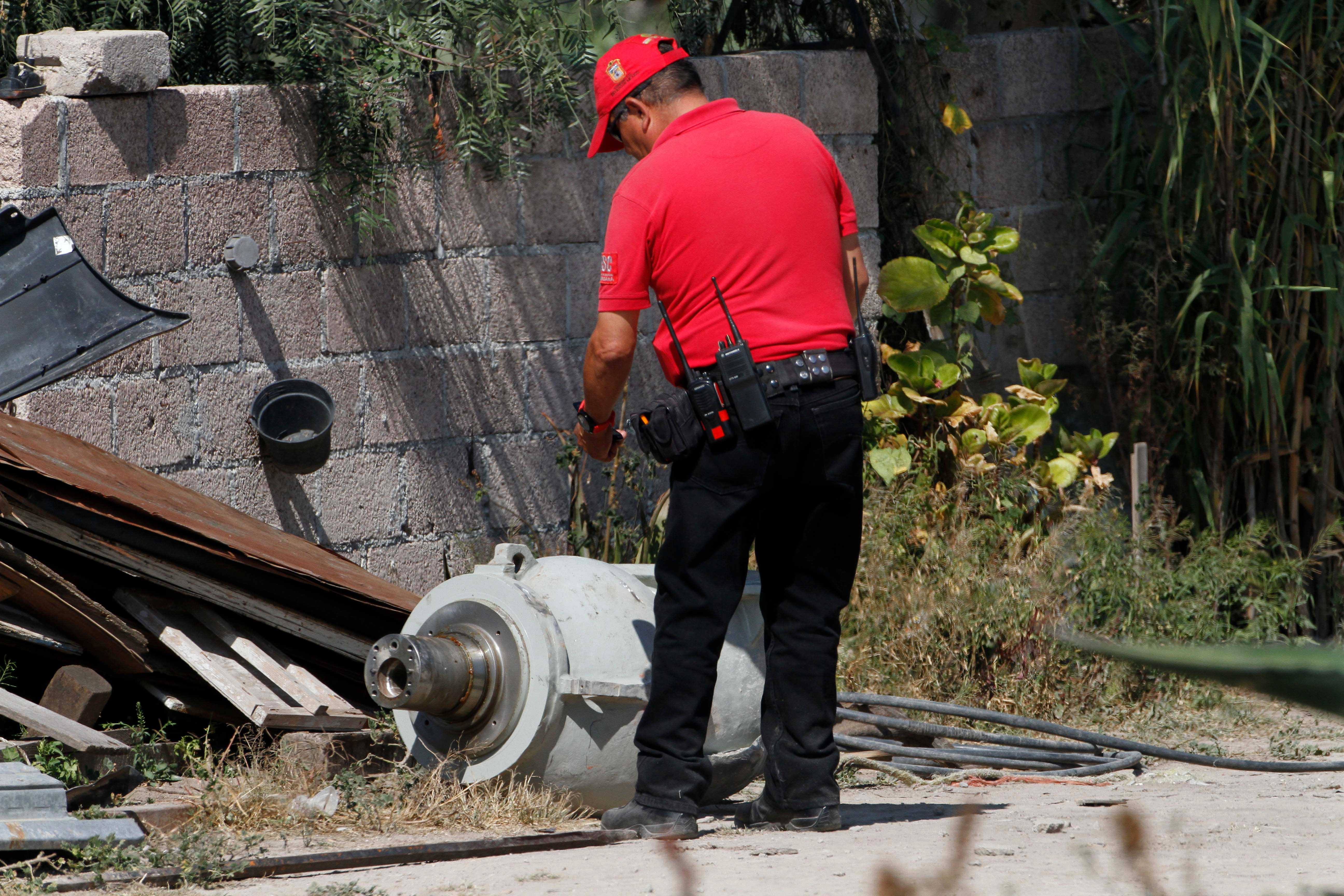 Mexico police block hospital; 6 people may have radiation - CBS News