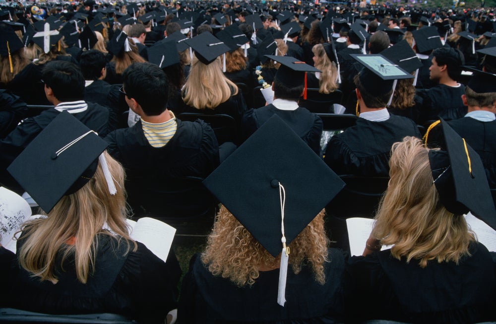 How many college students graduate? - CBS News