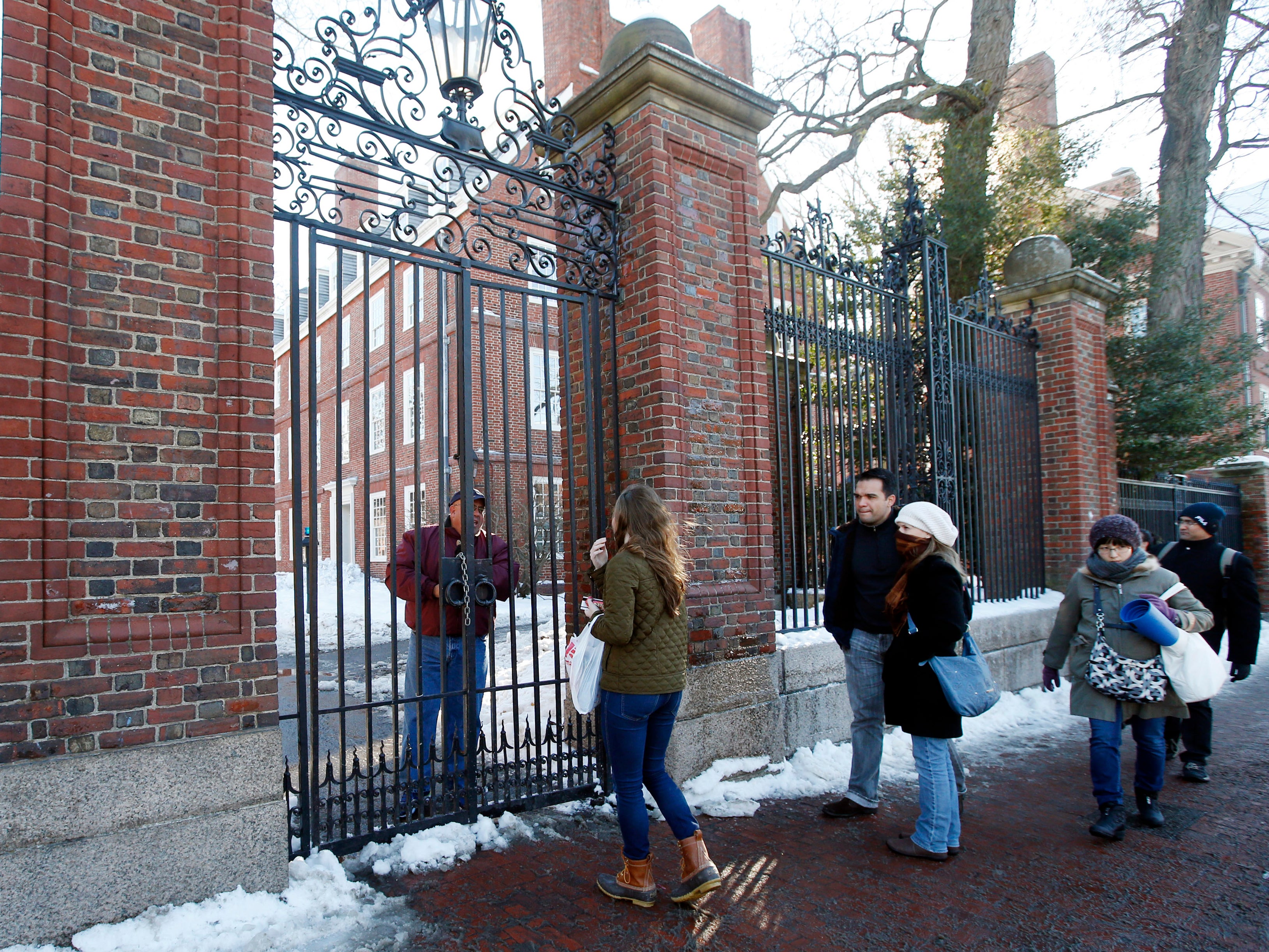 Harvard student made bomb threats to get out of exam, cops say - CBS News