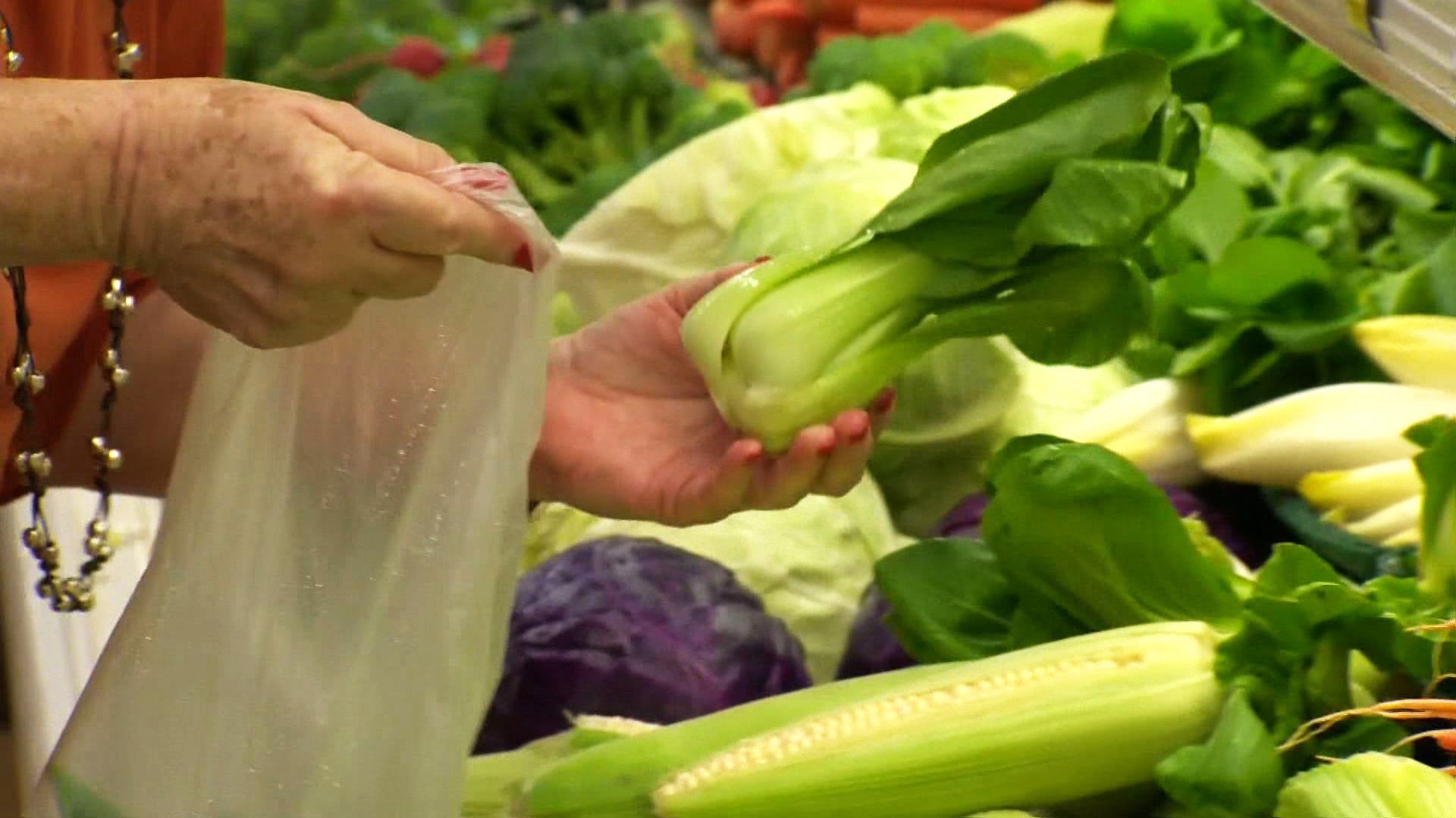 FDA Will Delay Sweeping Food Safety Rules To Accomodate Farmers CBS News