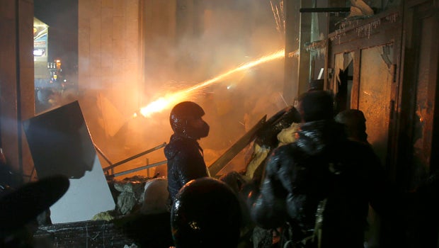New clashes erupt in Kiev as protesters throw firebombs into conference ...