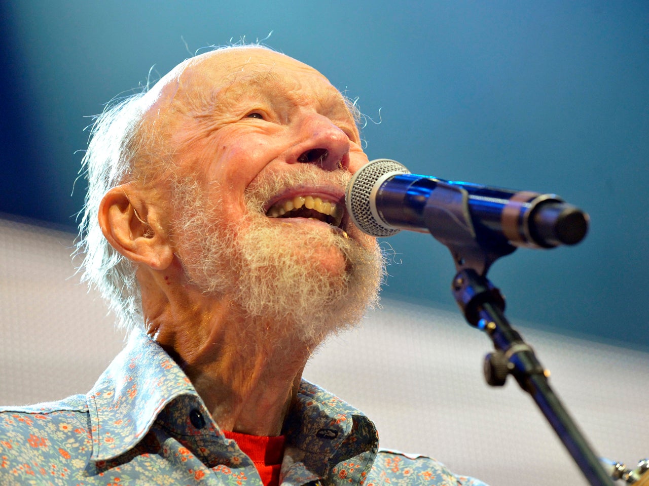 Folk music legend Pete Seeger dead at 94 - CBS News