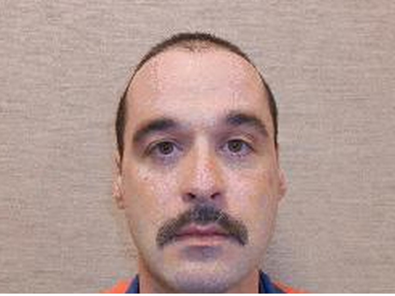 Multiple murderer escapes from Michigan prison - CBS News