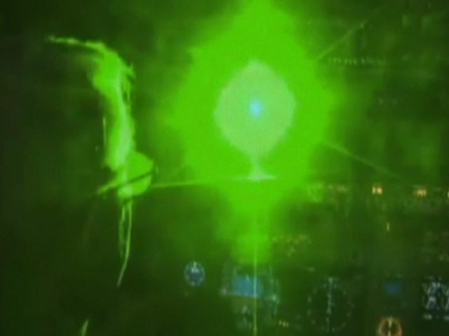 FBI cracks down on laser attacks on aircraft - CBS News
