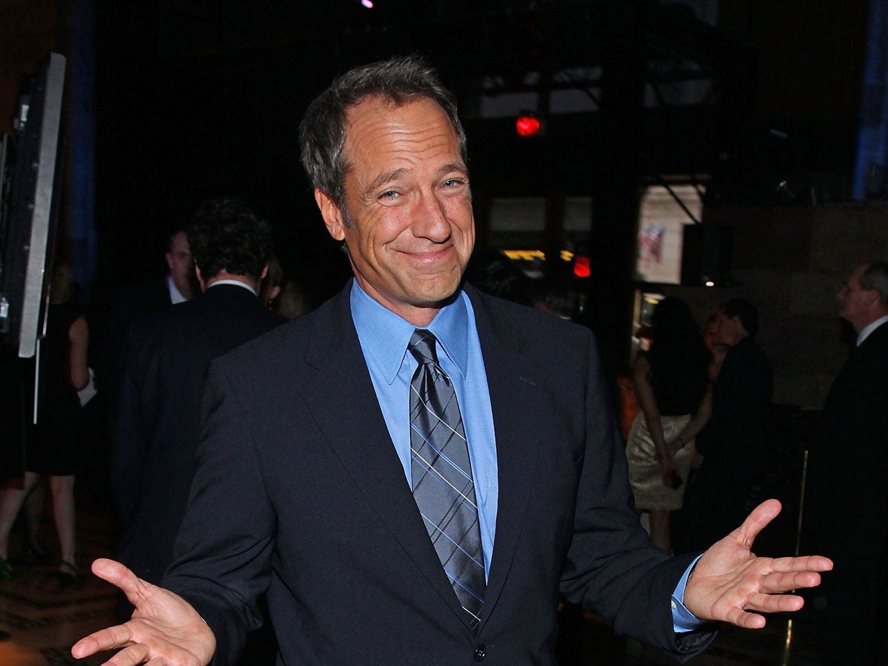 How Mike Rowe became a lightning rod for Walmart - CBS News