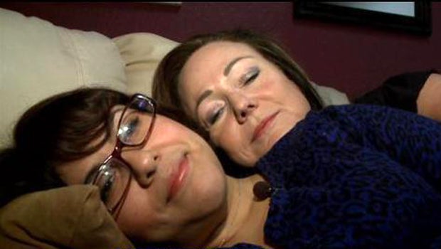 Professional cuddler opens arms, doors for business in California - CBS ...